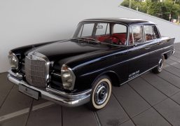 Mercedes-Benz 230 S - Classic Car Wiki